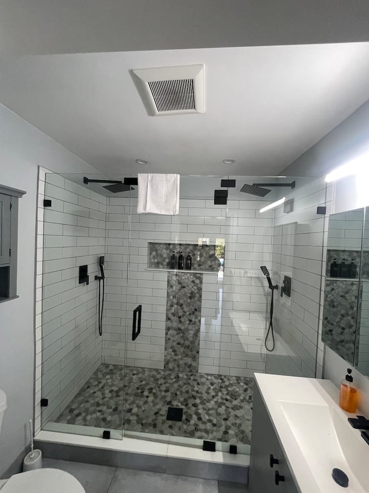 Cozy Front House Near Lake Worth Beach & Downtown - Lake Worth, FL
