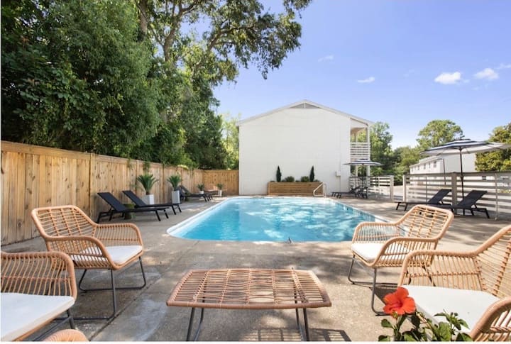 The Salty Oak - Ocean Springs, MS