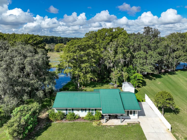 The Lily - Lakeside Retreat - Inverness, FL