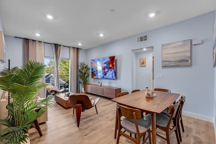 Brand New 2br Loft Near Universal & Hollywood - Los Angeles, CA