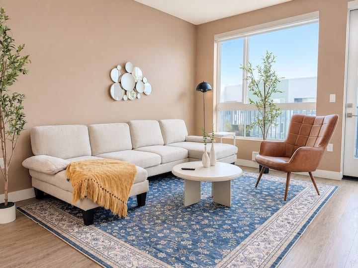 Modern Oasis 10 Min To Disneyland | Pool & Gym - Irvine, CA