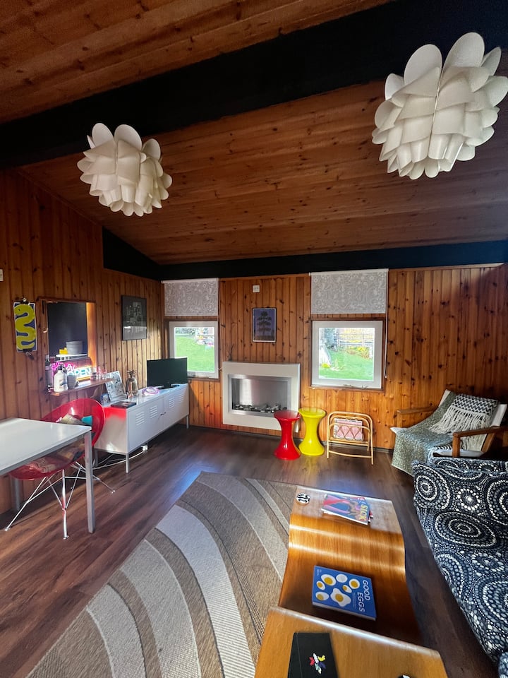 Peaceful 1970s Scandi-welsh Cabin In The Woods - Cardigan