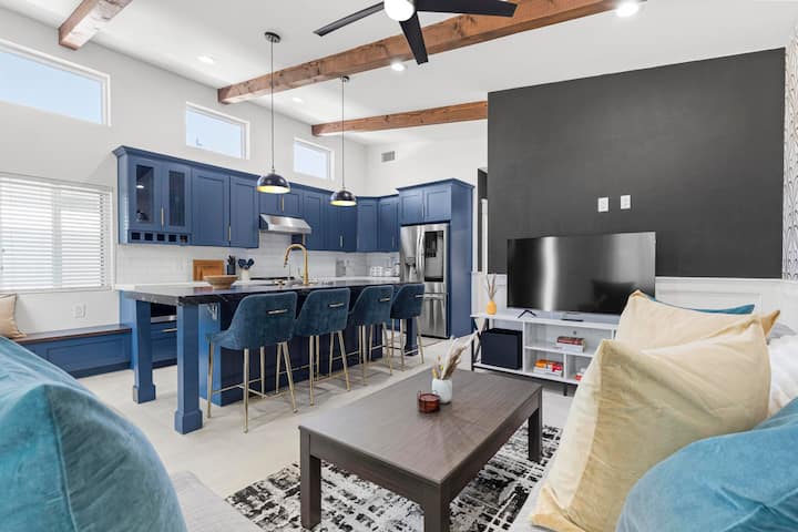 Newly Remodeled 2br Stylish Home - Sacramento, CA