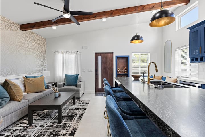 Newly Remodeled 2br Stylish Home - Sacramento, CA