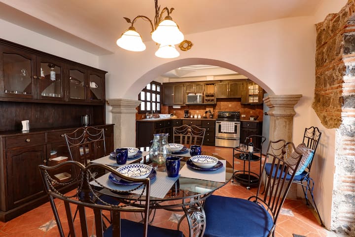 “Casa Colonial De 4 Hab. Con Patio En Antigua” - Pastores