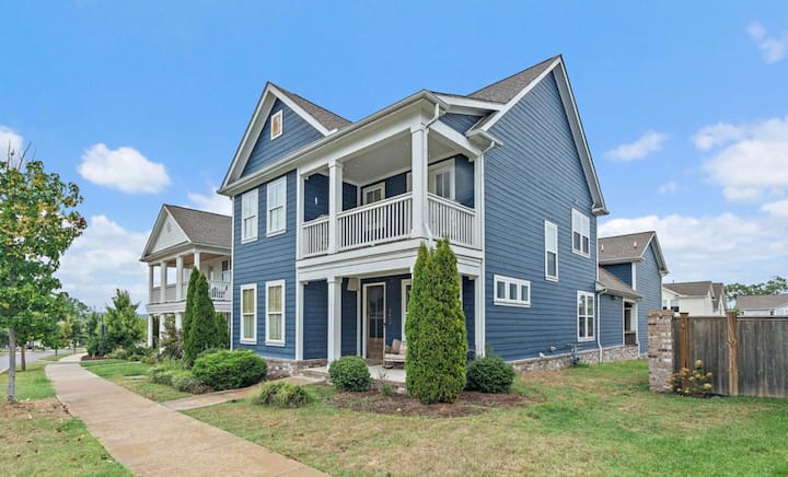 Cozy, Classy And Close To Everything Wonderful! - Franklin, TN