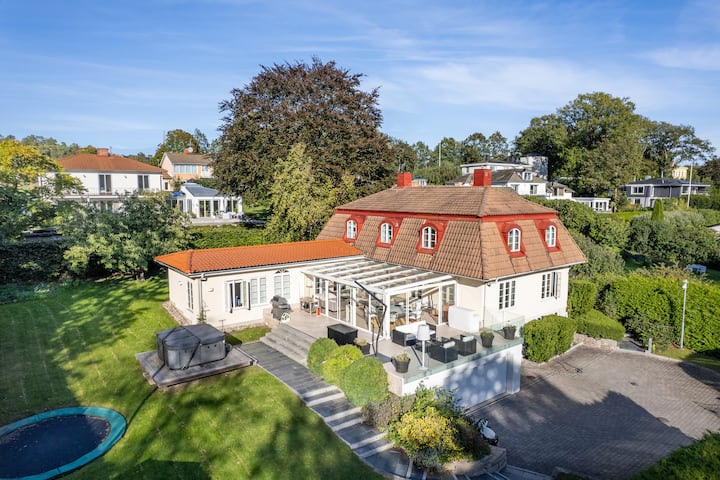 Sjöresidens I Danderyd – Bio, Spa & Slottsutsikt - Stockholm