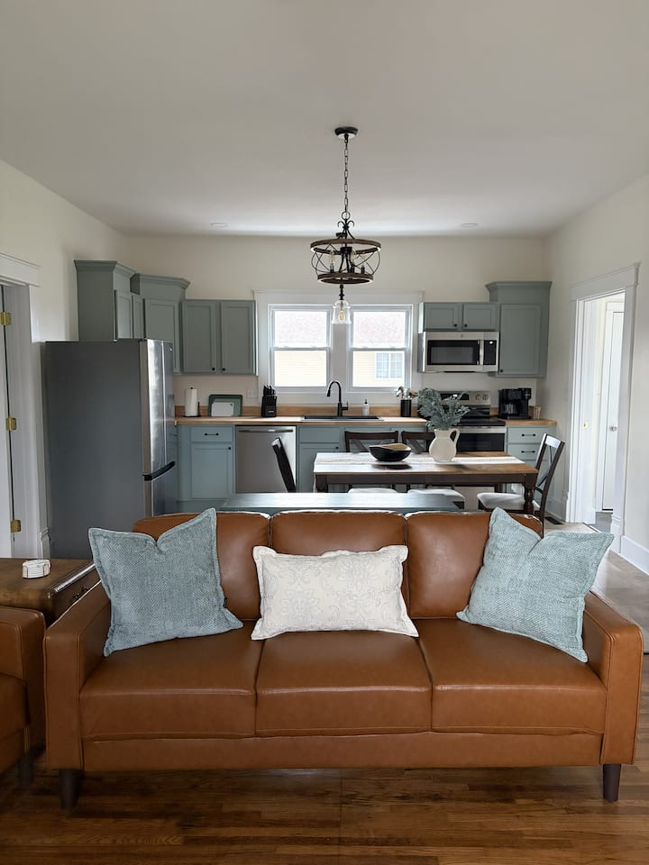 Cornerstone Cottage - Maryville, MO