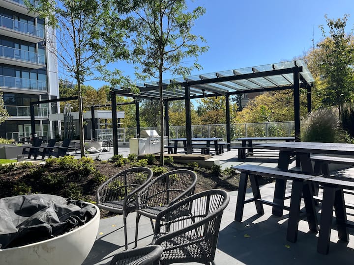 35-richmond Centre 1b1b With Parking - Richmond, Canadá