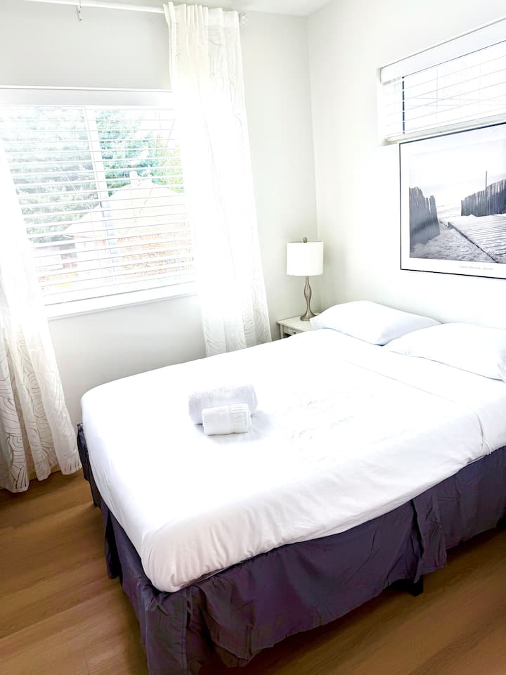 Peaceful Private Room In Curated Shared Home - Seattle, WA