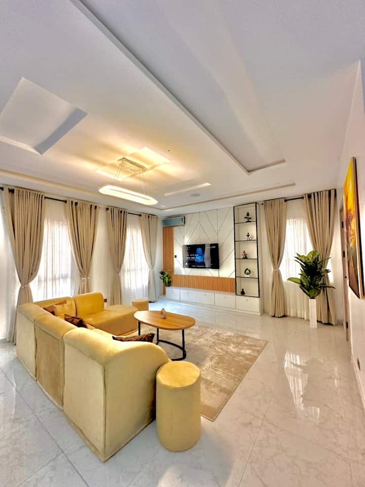 Luxury 2bedroom Apartment In Lekki With Pool & Gym - Nigeria