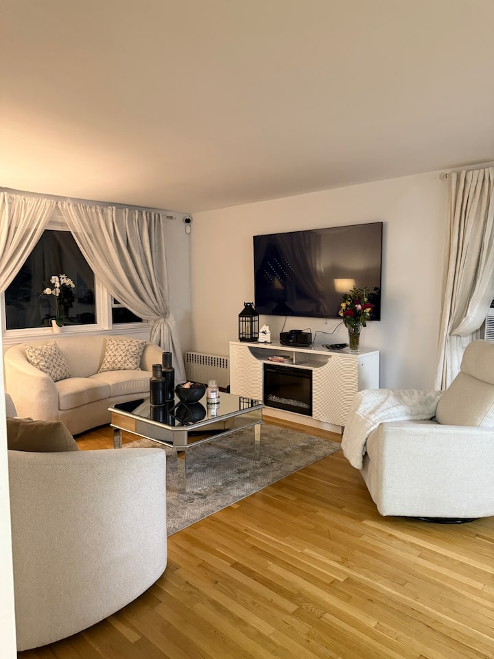 Royal Beach House. Nyc’s Best Kept Secret! - The Bronx, NY