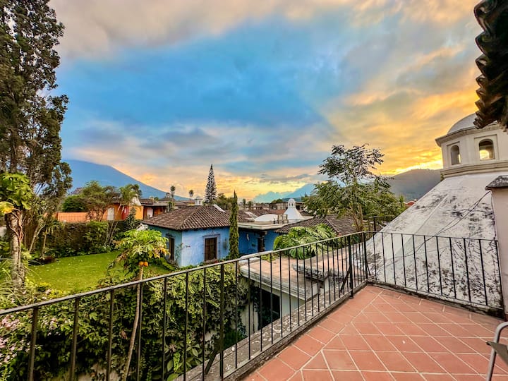 Casa Lavilla Agua City Center Parking Volcano View - Antigua Guatemala
