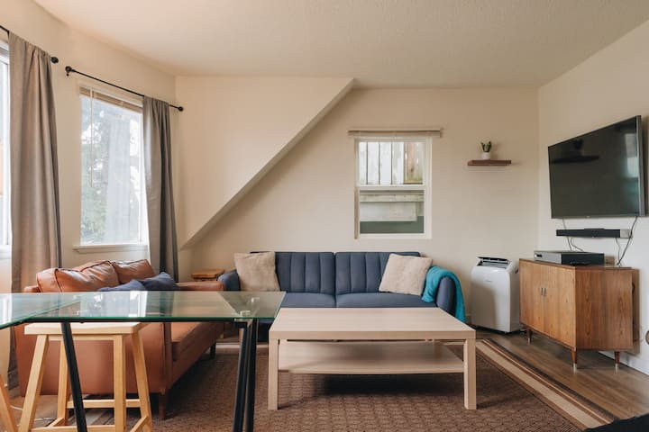 Quiet Queen Anne Stay • Parking, 10 Min Downtown - Seattle, WA