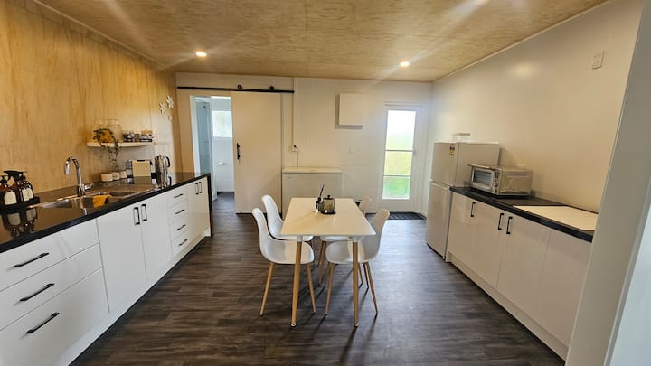 New Private Quiet Space On Orchard Close To City - Gisborne