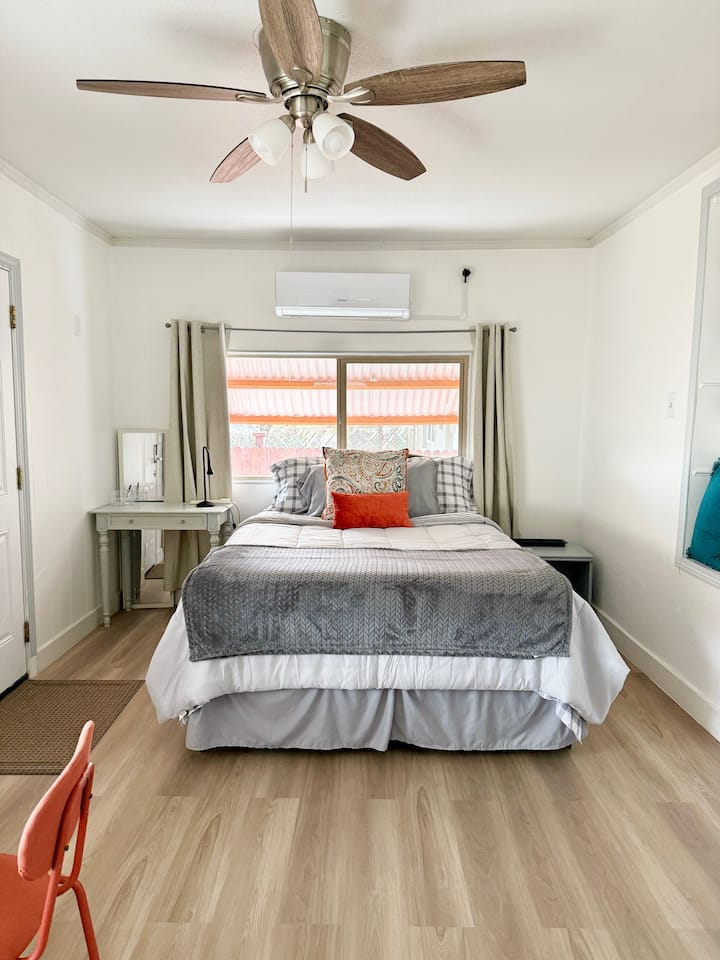 Virginia Studio - El Paso