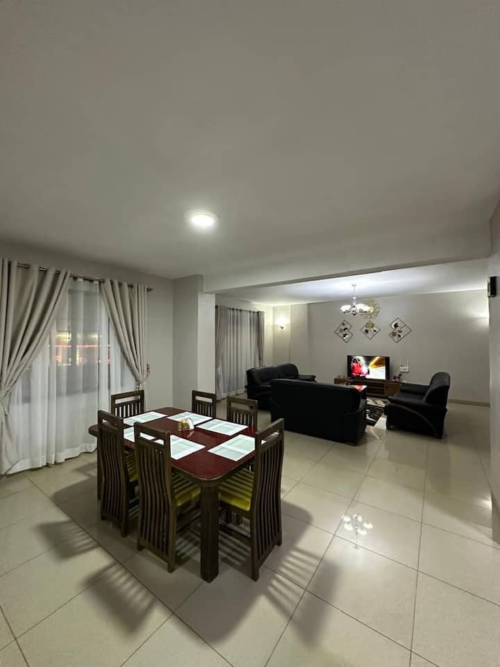 Three Bed Airbnb In Cbd Kla Near Acacia Mall - Kampala