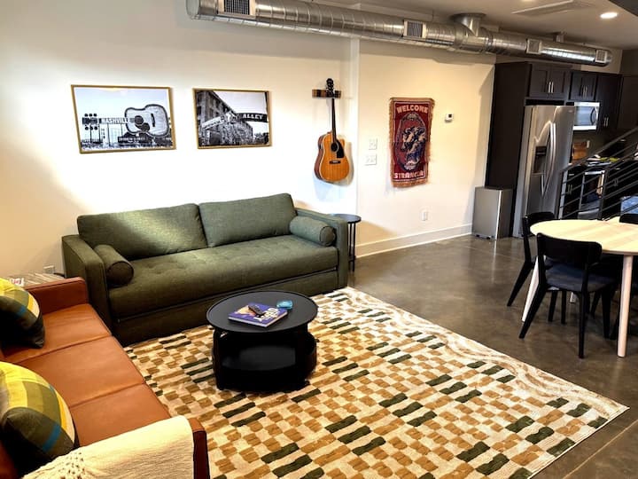 *New* 3-story Townhome W/ Rooftop & City Views - Nashville, TN