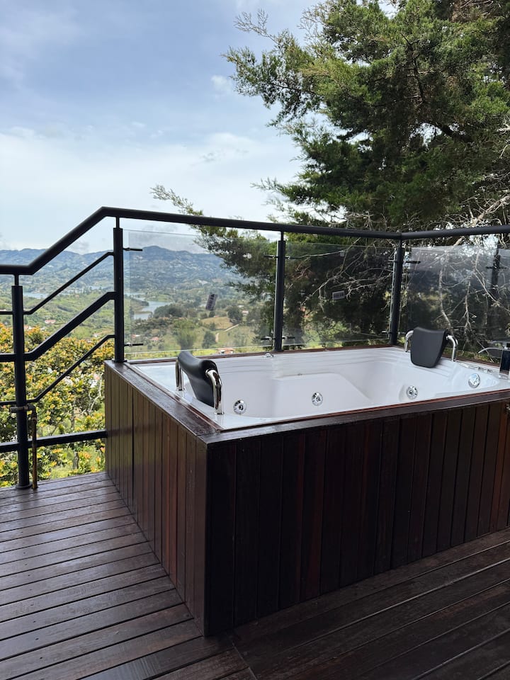 Big Cabin W/ Jacuzzi, Mountain, Wifi & Lake Views - Peñol