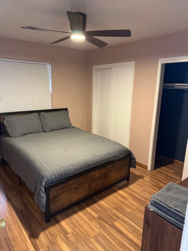 Comfy 1 Bedroom Apartment In Quiet Neighborhood - Albuquerque, NM