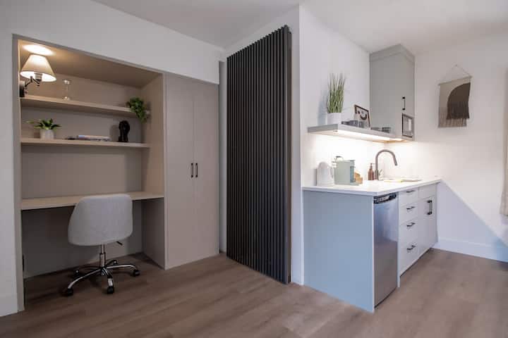 Tiny Modern Flair 5 Min From Downtown - 巴哈馬