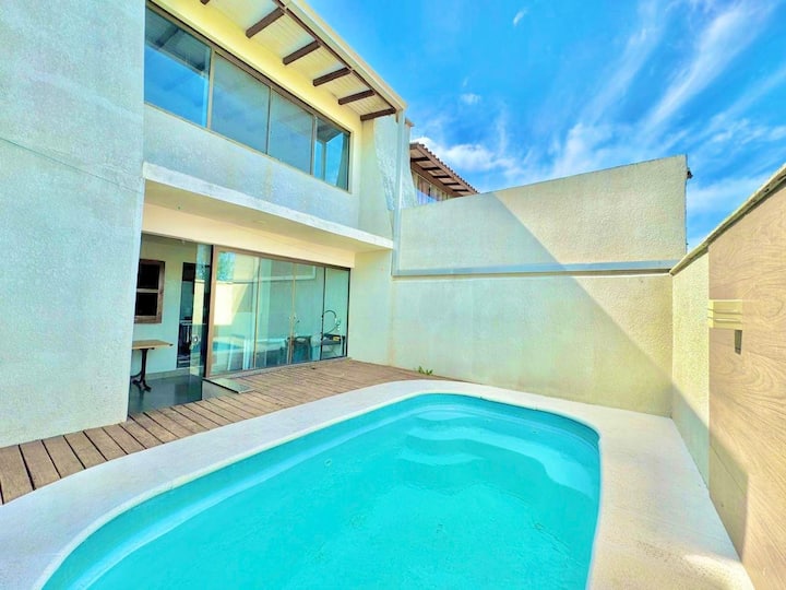 4 Dormitórios, Pertinho Do Mar Com Piscina - Tramandaí