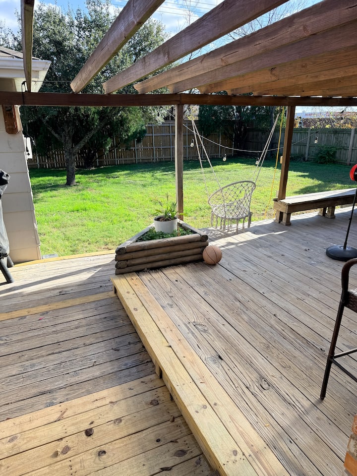 Spacious Bryan Retreat Near Texas A&m | Sleeps 10+ - Bryan, TX