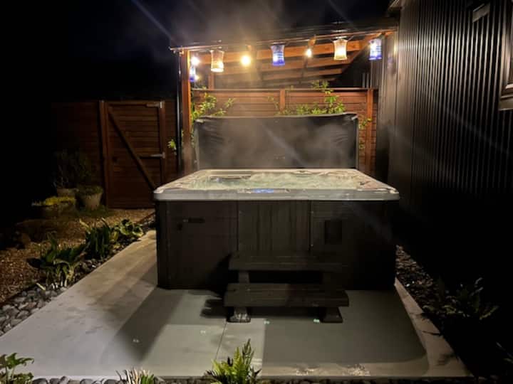 Pet Friendly + Spa | 10 Guests - Raglan