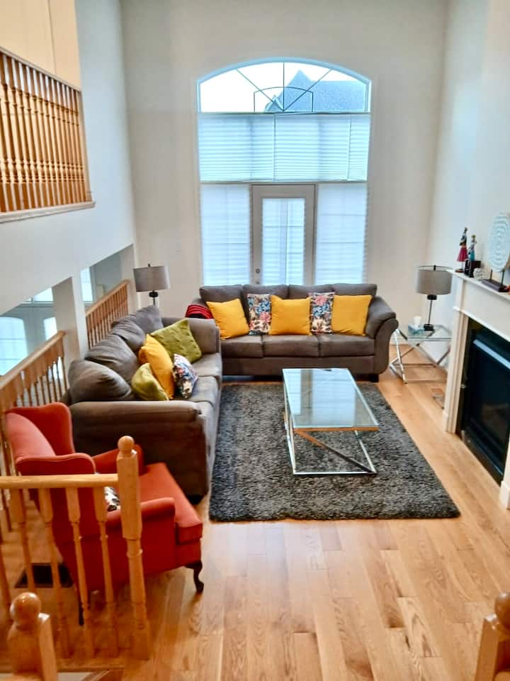 1 Stylish 3 Bedroom House In Brampton - Brampton