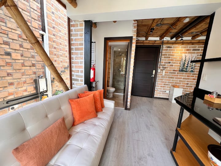 Amplia Suite 3 Pers. Cerca Mall Del Alto Con Wifi - Cuenca