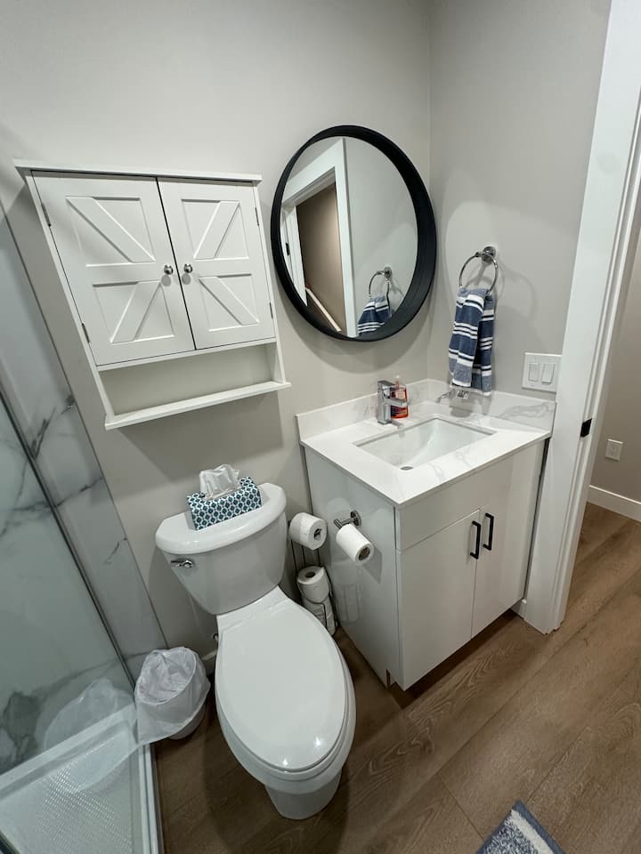 Cozy Guest Suite /W Private Entrance - Okotoks - Okotoks