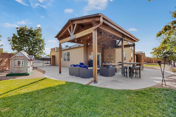 Beautiful North Valley Home, Garage, Yard, Bbq - Albuquerque, NM