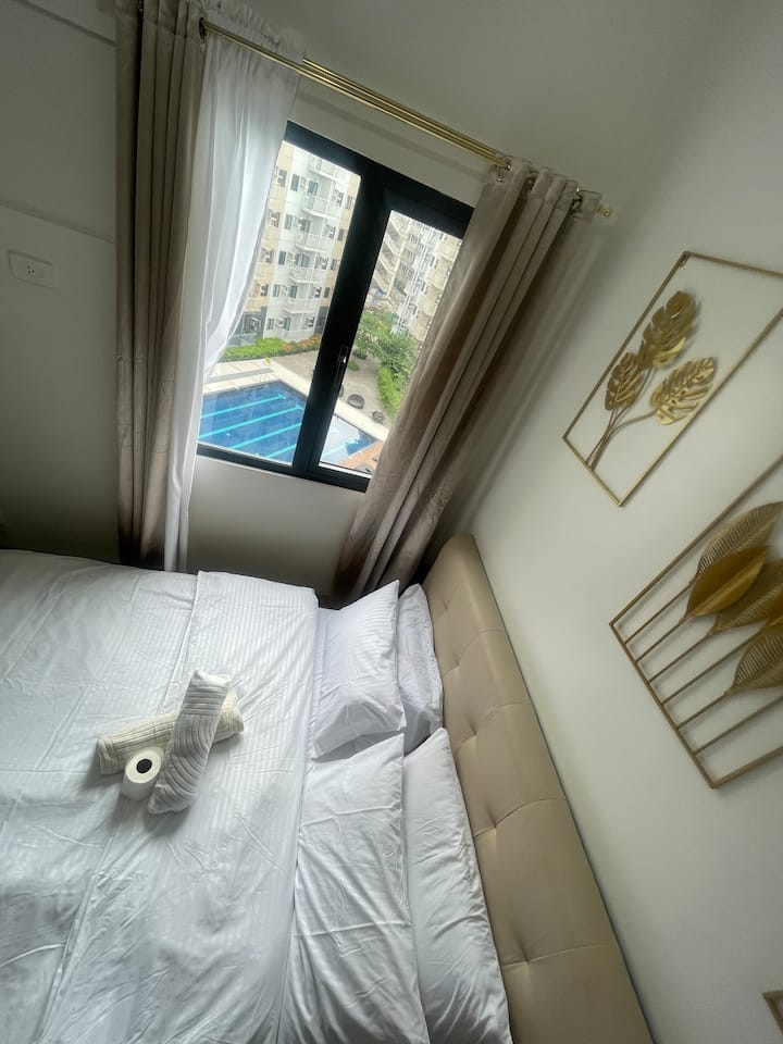 Happy Place Pool View Staycation - Meycauayan