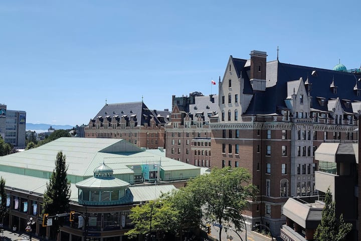 Waterfalls Hotel-suite In Downtown With Ac Pool - Victoria