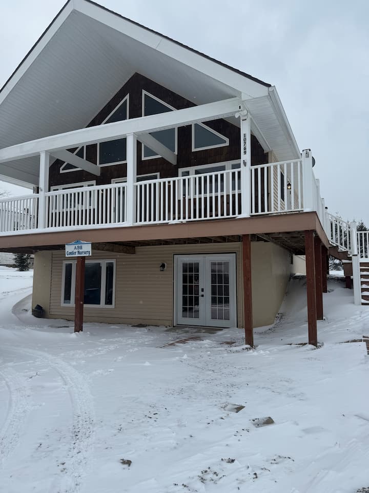 The Lookout Lodge- 20 Minutes From Ellicottville - Alpine Lake, Delevan