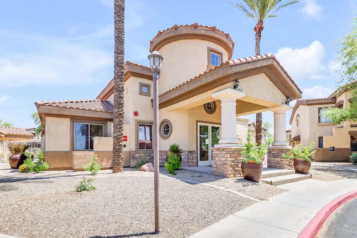 Mesa Central Escape –Pools, Spa, And More! - Mesa, AZ