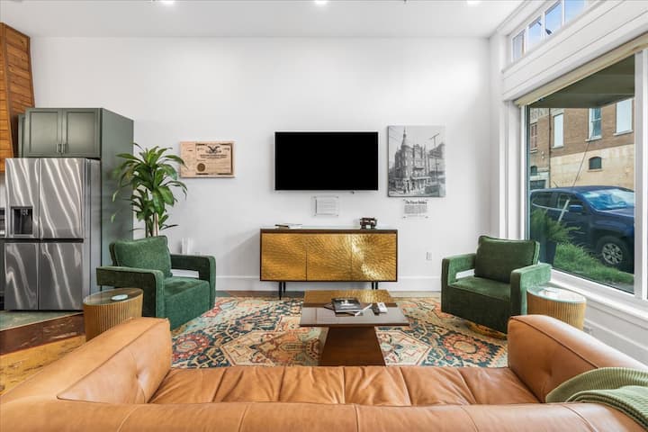 Downtown, Luxury Home With Secure Parking - Mobile, AL