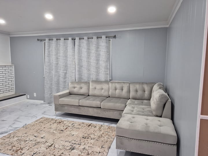 Luxurious Family House - Sterling Heights, MI