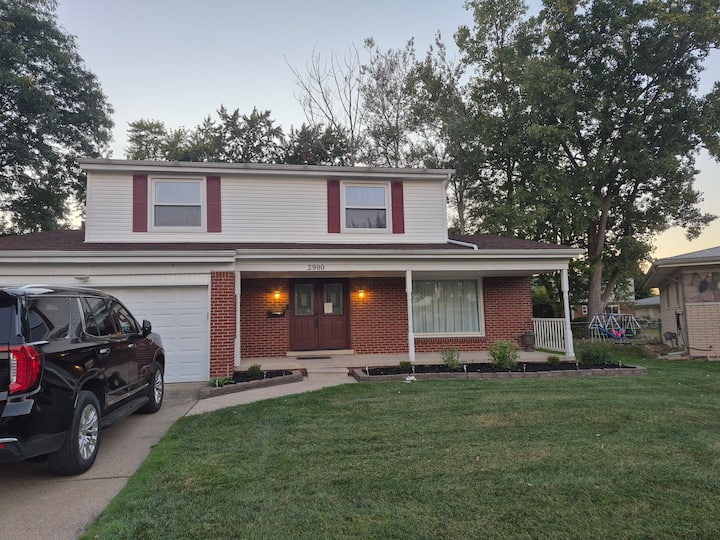 Luxurious Family House - Sterling Heights, MI