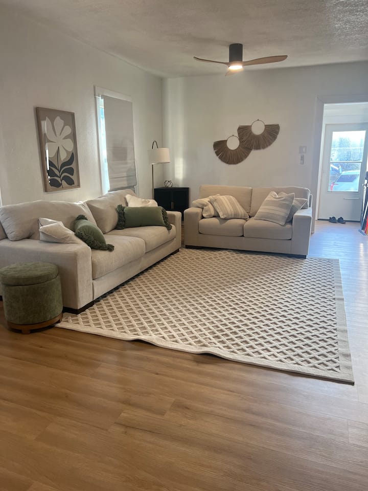 Stylish 2-bedroom Retreat On Double Lot - Catfish Bend Casino