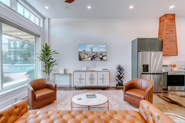 Downtown Historic Gem, Unique With Secure Parking - Mobile, AL