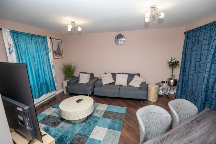 Elegant*modern*spacious 3 Double Bedroom House. - Oldham