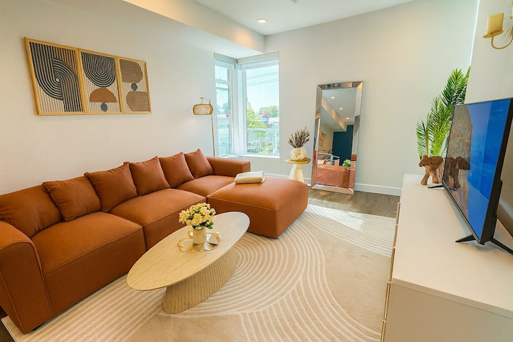 Resort-style Luxury1br | Pool, Gym &Prime Location - Hollywood, CA