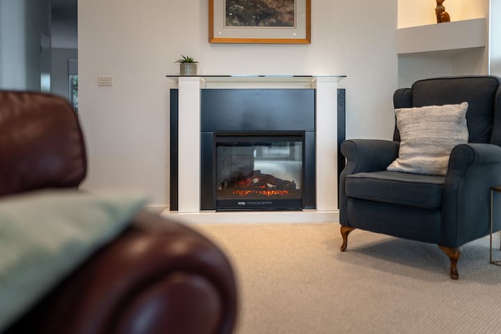 Gas Fireplace | Spacious | Walk To Beach And Town - Ocean Grove