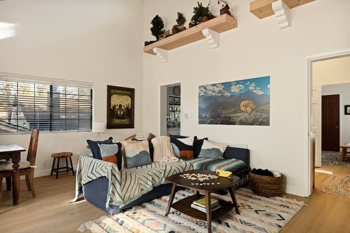 2br Acorn Cottage | Fireplace, Hot Tub & Bbq - Big Bear Lake, CA