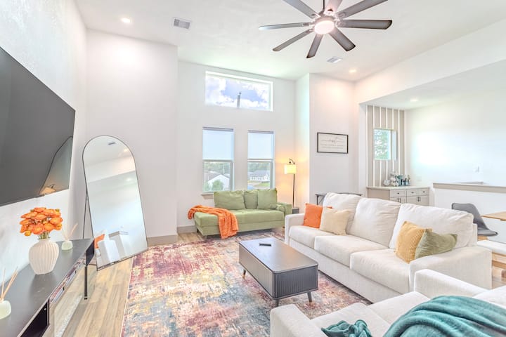 Chic Home In The Heart Of Houston - Houston, TX