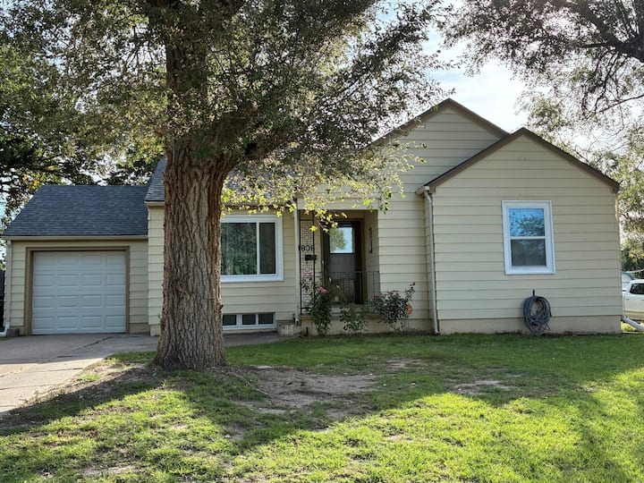 Perfect For Families: Spacious Home With Backyard - Boot Hill Casino & Resort