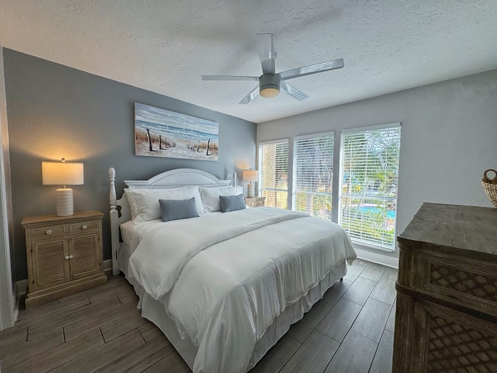 Guest Favorite Pet-friendly Condo Near Siesta Key - Sarasota, FL