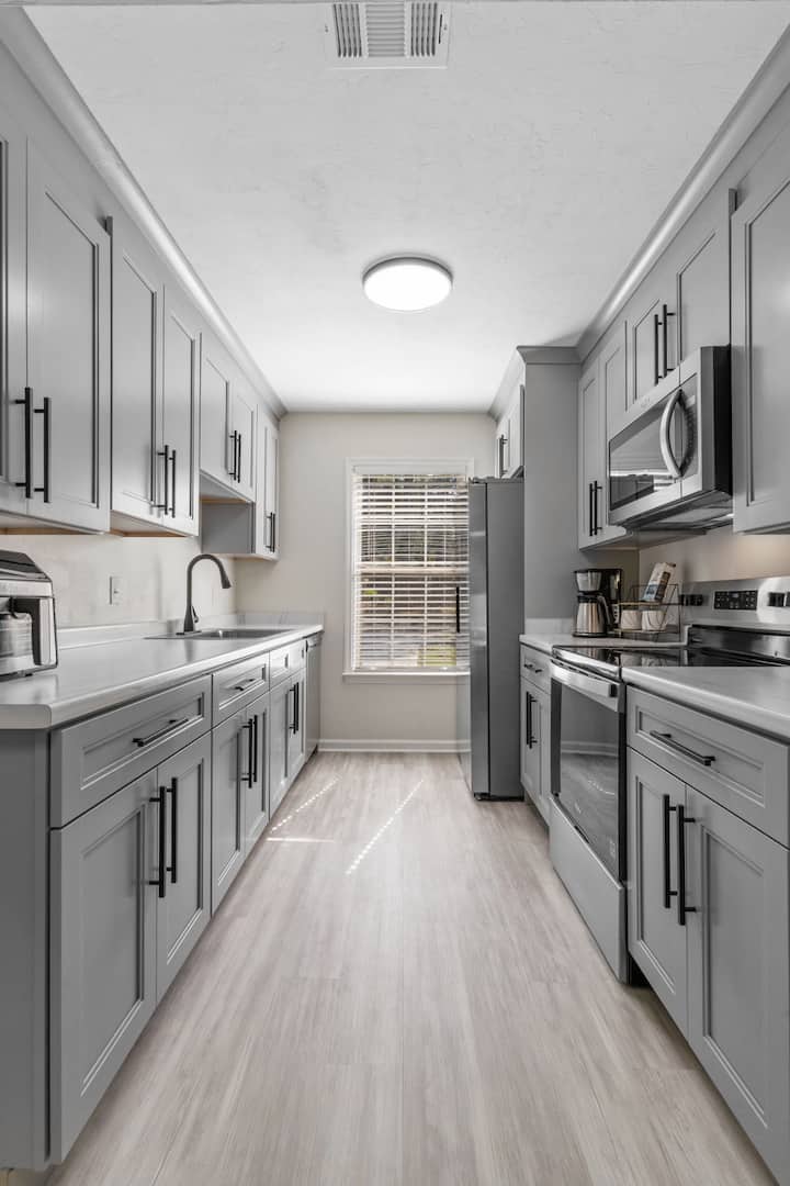 Private Getaway. All Modernized For You! - Tallahassee, FL