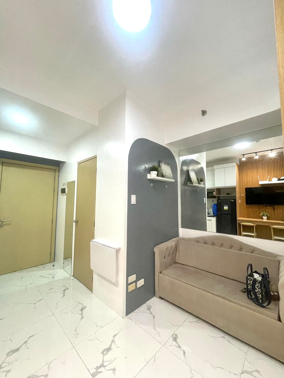 Chic condo with city view near BGC and airport - Apartments for Rent in ...